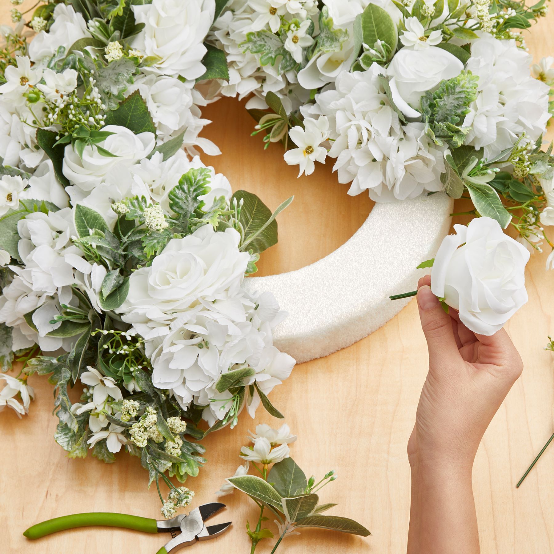 Lush White Hydrangea Wreath - FloraCraft